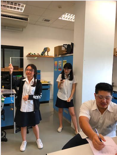 Uniform Circular Motion Experiment PINK TAPATRA THANUPRAN