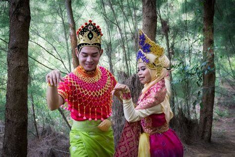 Mak Yong Is Performed Mainly As Entertainment Or Ritual Purposes By