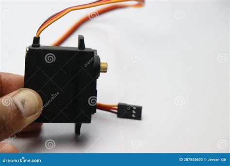 plastic geared servo and metal geared servo side to side comparison