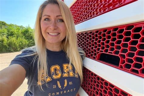 Who Is Trucker Jemma Warren Biography Of A Truck Driver