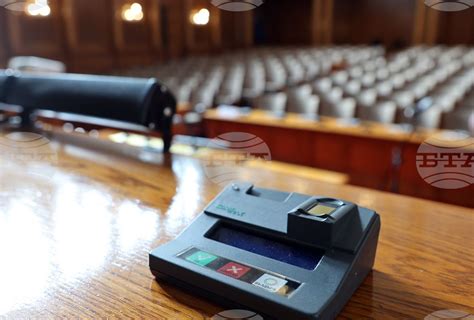 Според първите резултати от екзитпола на „Алфа рисърч“ „Продължаваме промяната Демократична