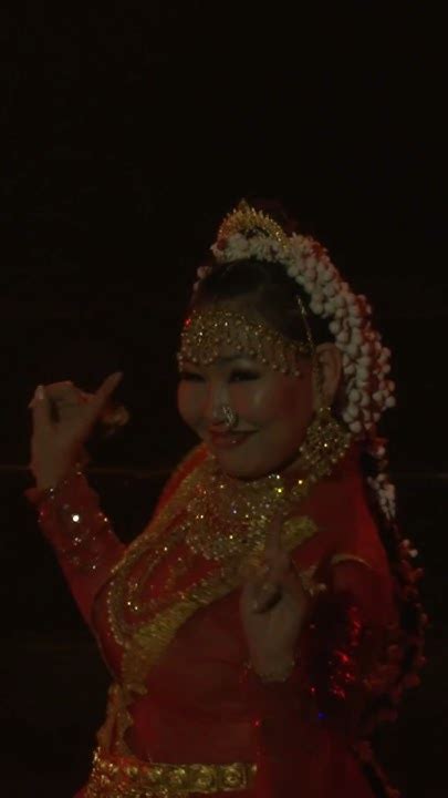 Любовь Дариева энэдхэг хатарнуудта дуратай өөрөө хубсаһа оедог бэлигтэй бүжигшэн зүжэгшэн