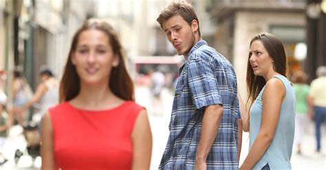 Sexista Por Qué Suecia Definió Así El Popular Meme Del Novio Distraído Infobae