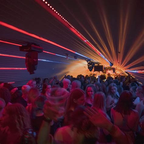 Your Guide To The Best Lesbian Bars In London Her