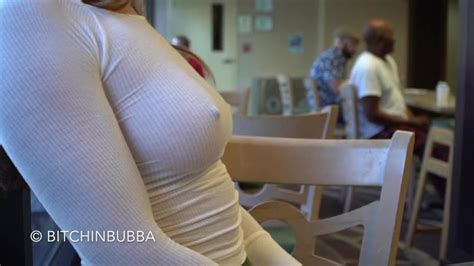 Braless Girl At The Breakfast Restaurant Vídeos Porno