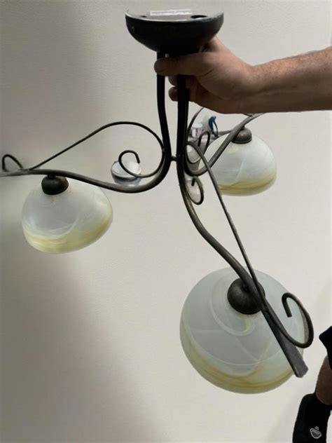 Люстра з металу та скляними плафонами 4 шт — ціна 500 грн у каталозі Люстри Купити товари для