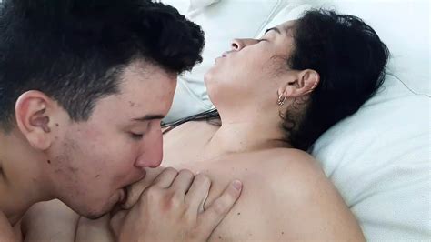 내 음란한 의붓여동생이 거실에서 맛있는 오럴을 해줬어 xHamster