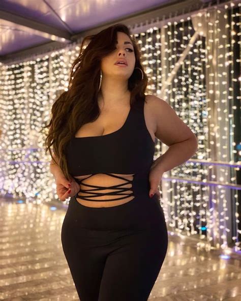Costina Munteanu En Instagram Fashionnovacurve Cant Promise That I