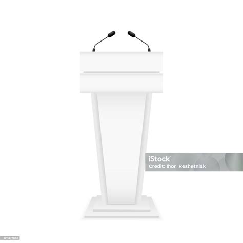 마이크와 흰색 연단 트리뷴 흰색 배경에 고립 된 나무 무대 연설가를위한 빈 로스트럼 연설 강의 세미나 컨퍼런스 토론을위한 받침대