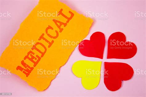 필기 텍스트 의료입니다 질병 이나 부상 일반 배경 종이 사랑 마음 옆에 눈물 일반 오렌지 종이에 작성 된 의학 치료의 과학 관련을 의미 하는 개념 Dna에 대한 스톡 사진