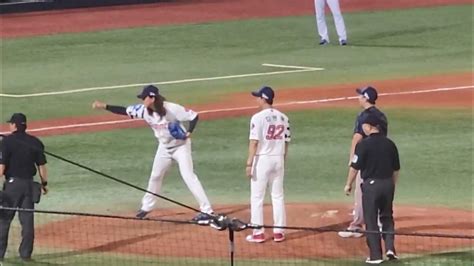 롯데자이언츠 김원중선수 다치지마요😭😭😭 구자욱선수 매너 좋아요👍👍👍 Youtube