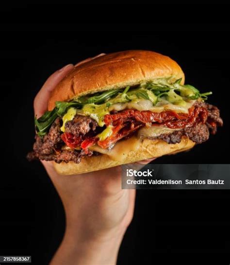 체다 치즈 샐러드 양파 및 특별 소스를 곁들인 맛있는 미식가 롭 미트 버거 0명에 대한 스톡 사진 및 기타 이미지 0명 감자 요리 건강에 좋지 않은 음식 Istock