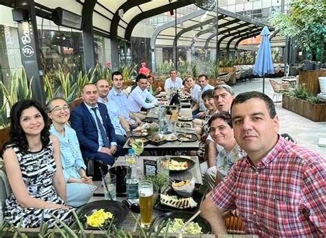 Катедра МИО и бизнес пожелава на всички свои студенти колеги партньори и приятели весела