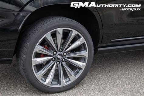 2025 캐딜락 에스컬레이드 V 프로토타입 포착 5세대 페이스리프트 스파이샷