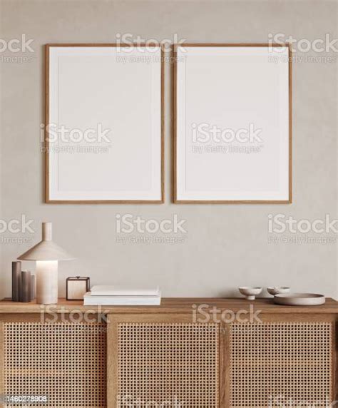 장식이 있는 홈 인테리어에 있는 두 개의 나무 프레임 모형 나무 Japandy 콘솔이 있는 베이지색 따뜻한 색상의 거실 3d 렌더링 0명에 대한 스톡 사진 및 기타 이미지