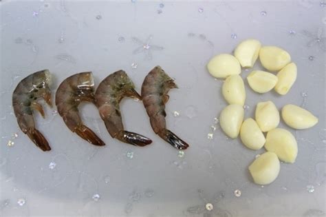 데리야키소스맛과 마늘 향이 근사한 통마늘새우꼬치