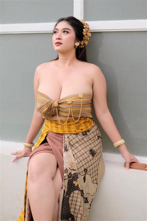 Sri Ayu Tarisa Selebgram Bali Yang Tunjukkan Seksi Itu Nggak Harus