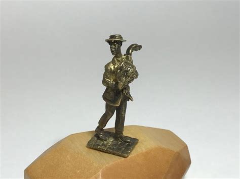 Бронзова статуетка паніковський — ціна 450 грн у каталозі Статуетки Купити товари для дому та