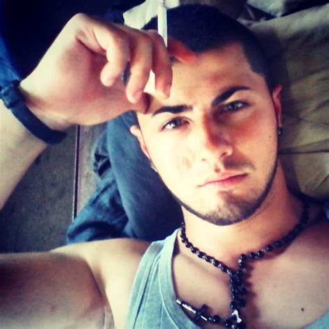 Баща ми е Мъжка Проститутка Сводница му е Баба ми МОЕТО ИНВАЛИДНО СЕМЕЙСТВО В бардака имаме