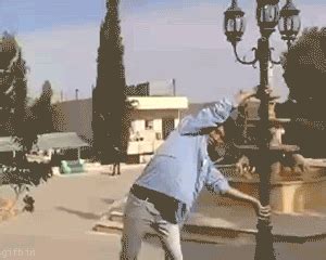 аниме падение с крыши гиф