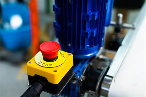 간단한 빨간색 비상 정지 버튼 기계 회전 안전 스위치 작업장 안전 건강 위험 근로자 보호 추상 기호 Cnc 장치에 대한 스톡 사진 및 기타 이미지 Istock