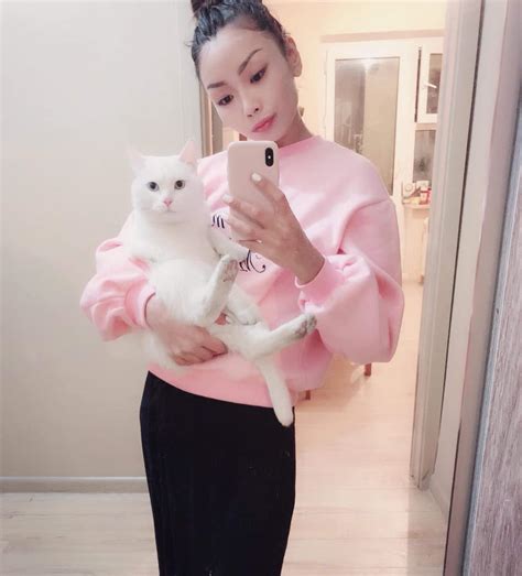 Шинэ долоо хоногийг эрч хүчээр Lexi Clothing Store