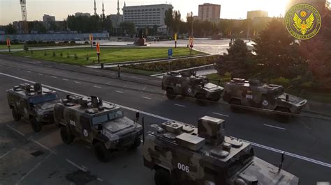 Военная техника готова для парада в честь 9 мая и выставлена на площади Победы в Бишкеке