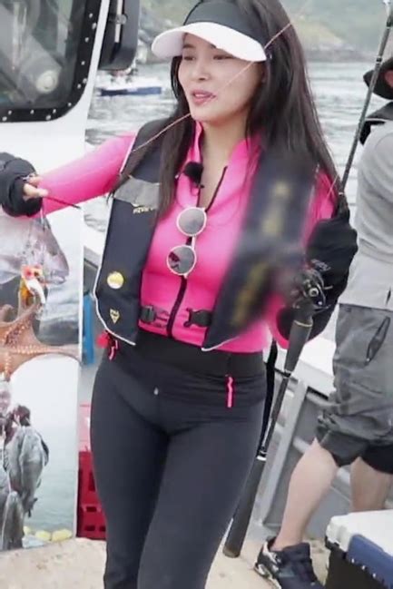 레깅스 입고 낚시하는 조정민 움짤