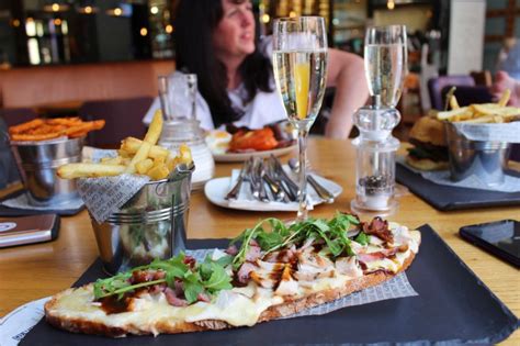 7 Places For A Friday Bottomless Brunch In London 2022 Brunch Or Breakfast