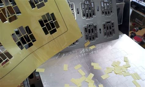 《특허등록》반자동 도무송프레스소형파워톰슨프레스의료소재 컷팅기 탁상형 연구실용 다기능 소형컷팅프레스 A4소형도무송프레스 파워프레스 주차번호판 즉석주차번호판