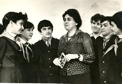 Iverieli ლიანა შეწირული მოსწავლეებთან ერთად