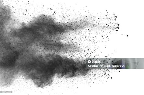 흑색 화약 폭발입니다 흰색 바탕에 숯불 튄의 입자입니다 검은 먼지 입자 스플래시 배경에 고립의 근접 촬영 Launch Party에 대한 스톡 사진 및 기타 이미지 Istock