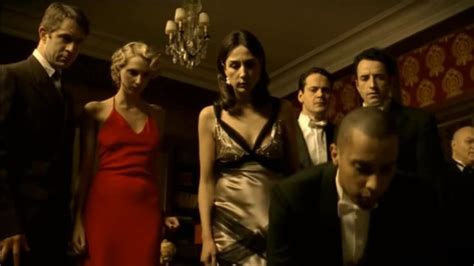 Смотреть Убийства на семейном вечере 2 серия онлайн Сериал Etvnet