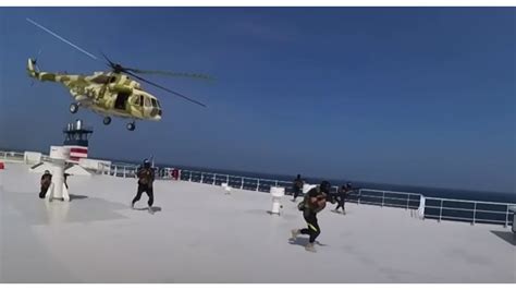 Военноморските сили на САЩ спасиха екипажа на гръцки кораб поразен от хусите в Червено море