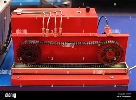 Chain Drive Machine With Automatic Oil Lubrication Hi Res Stock Photography And Images Alamy