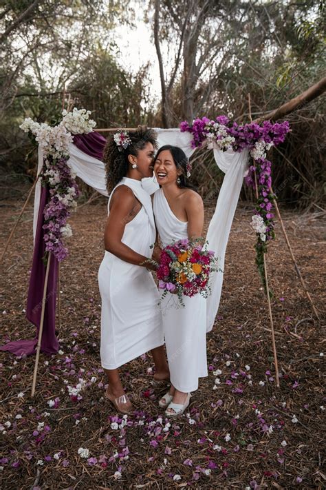 Free Photo Beautiful Lesbian Couple Celebrating Their Wedding Day