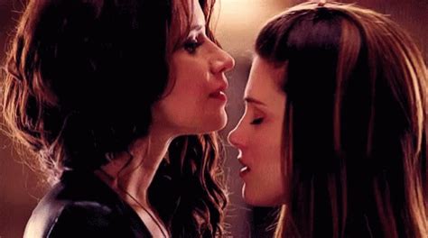 Head Kiss  Head Kiss Girls Discover And Share S