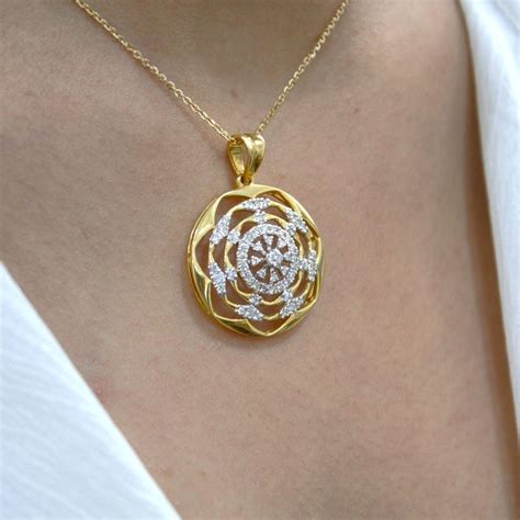 18k Yellow Gold Floral Pendant With Chain Igi Certified Natural