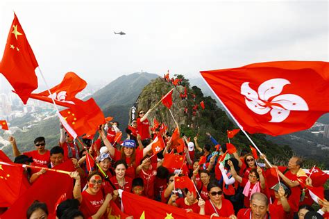 不容暴力毀港經濟 香港商報