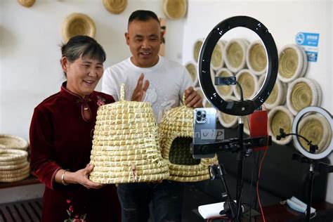 山东郯城：秸秆变鸟巢 增收又环保 人民图片网