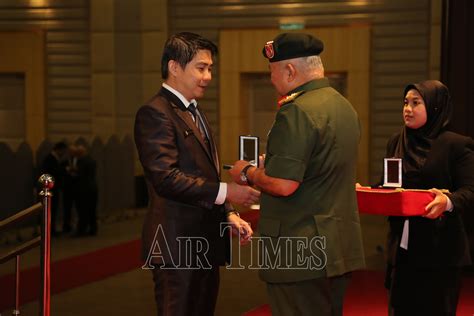 360 Veteran Atm Terima Pingat Jasa Malaysia Air Times News Network