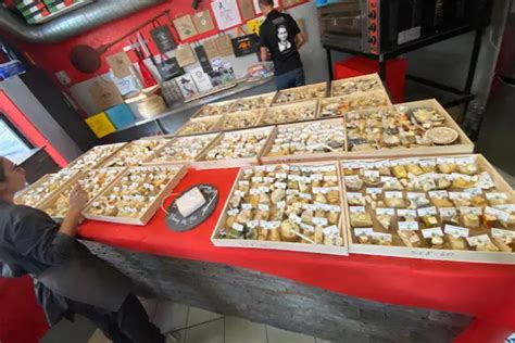 שיא חדש וקשה לעיכול יותר מאלף סוגי גבינות על פיצה ישראל היום