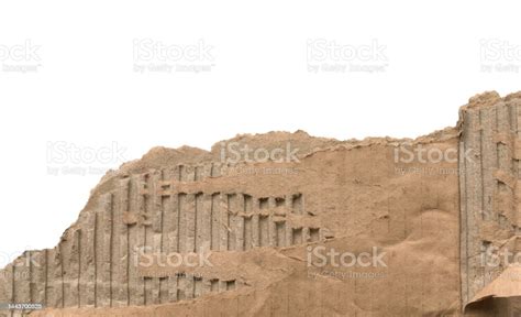 흰색 배경에 격리된 찢어진 가장자리가 있는 오래된 질감의 판지 시트 공간을 복사합니다 0명에 대한 스톡 사진 및 기타 이미지 0명 가장자리 갈색 Istock