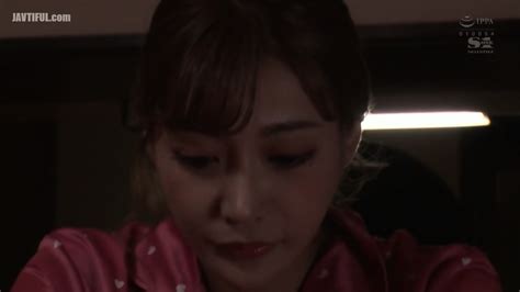 Una Joven Esposa Japonesa Tetona Es Abusada Todas Las Noches Por Su Suegro Convirti Ndola En Su