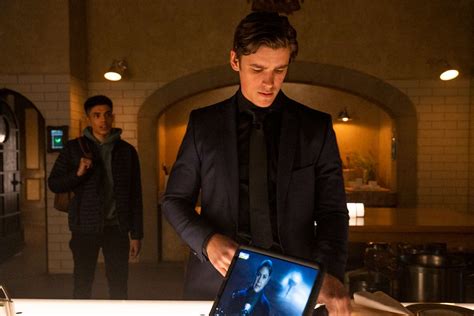 Tim Drake Confronts Dick About His Secret Identity In Titans Sneak Peek