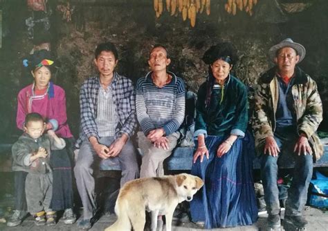 云南“一妻多夫”的村子，兄弟四人共娶一妻，该如何生活？云南雨崩村一夫多妻新浪新闻