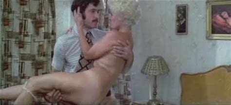 Naked Albertina Capuani In La Polizia Ordina Sparate A Vista