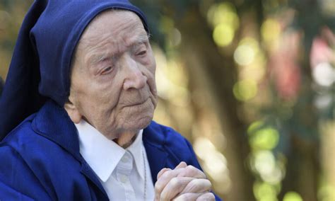 Ora è Suor André La Persona Più Anziana Del Mondo A 118 Anni Festeggia