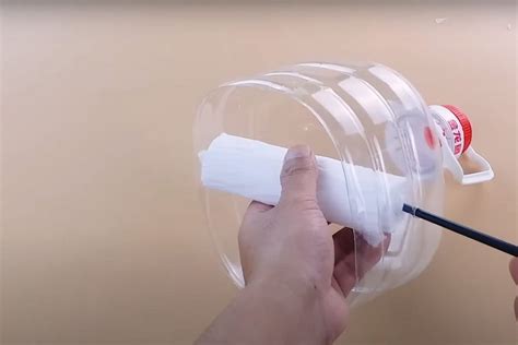 წყლის ბოთლების ახალი დანიშნულება გაზაფხულისთვის