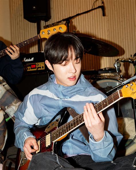 안테나 첫 번째 보이밴드 드래곤포니 공개 하퍼스 바자 코리아